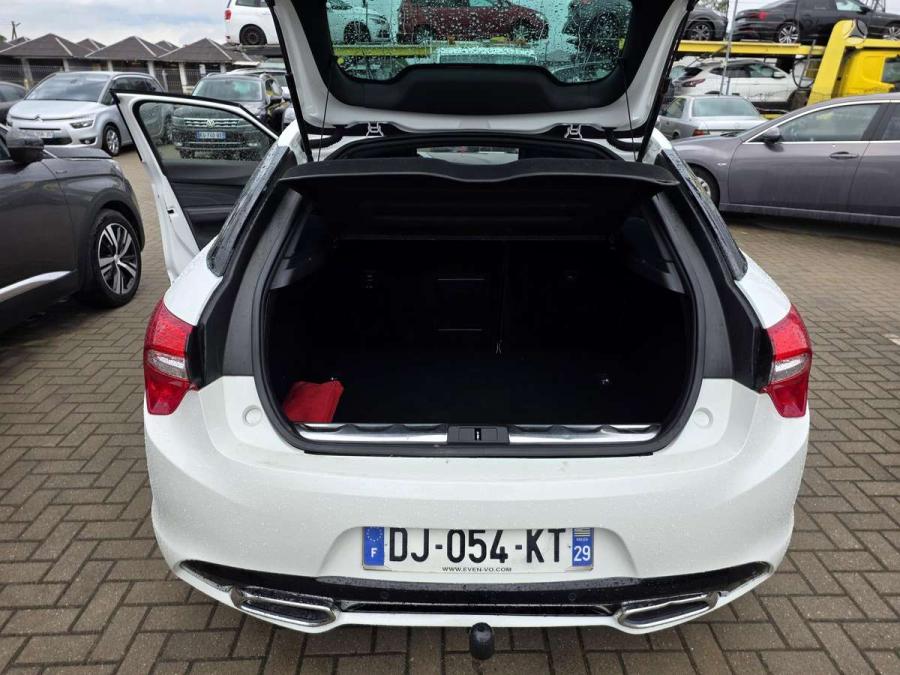 Balts Citroen DS5 2014 Tauragė, ar dzinēja tilpumu 2.00 L un nobraukumu 190 tūkst. km par 6300 €, foto 18 vietnē AUTOMOTO.COM.LV