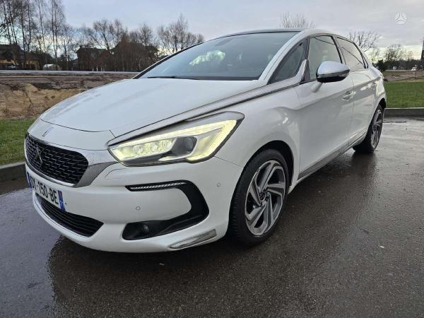 Balts Citroen DS5 2015 Tauragė, ar dzinēja tilpumu 2.00 L un nobraukumu 229 tūkst. km par 6900 €, foto 1 vietnē AUTOMOTO.COM.LV