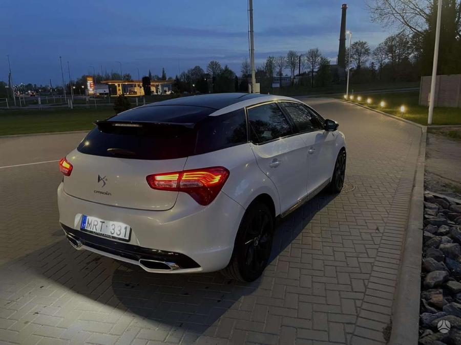 White Citroen DS5 2015 in Jurbarkas, with an engine capacity of 2.00 L and mileage of 380 thousand km for 4600 €, photo 5 on AUTOMOTO.COM.LV