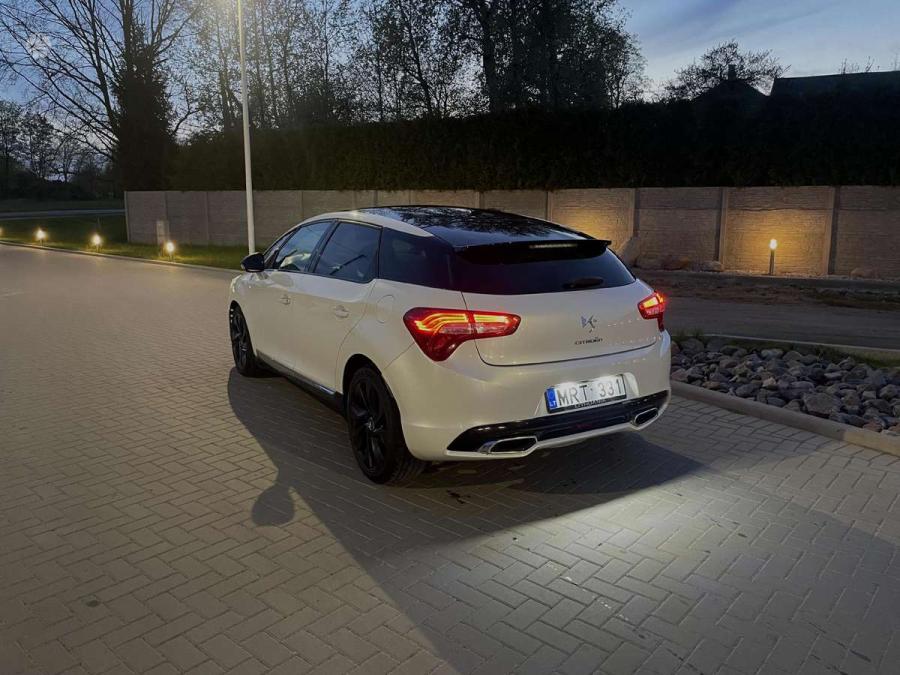 White Citroen DS5 2015 in Jurbarkas, with an engine capacity of 2.00 L and mileage of 380 thousand km for 4600 €, photo 7 on AUTOMOTO.COM.LV