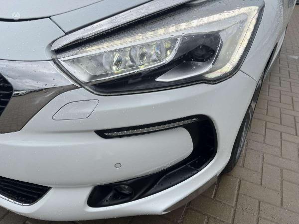 White Citroen DS5 2015 in Taurage, with an engine capacity of 2.00 L and mileage of 255 thousand km for 6300 €, photo 3 on AUTOMOTO.COM.LV