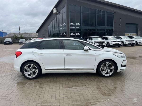 White Citroen DS5 2015 in Taurage, with an engine capacity of 2.00 L and mileage of 255 thousand km for 6300 €, photo 5 on AUTOMOTO.COM.LV