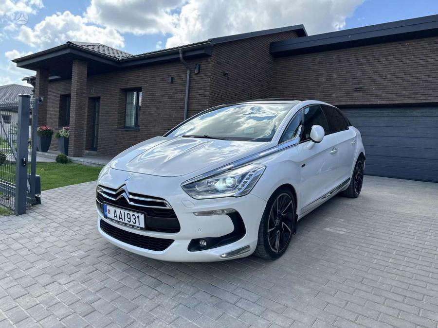 Balts Citroen DS5 2015 Viļņa, ar dzinēja tilpumu 2.00 L un nobraukumu 289 tūkst. km par 6899 €, foto 5 vietnē AUTOMOTO.COM.LV
