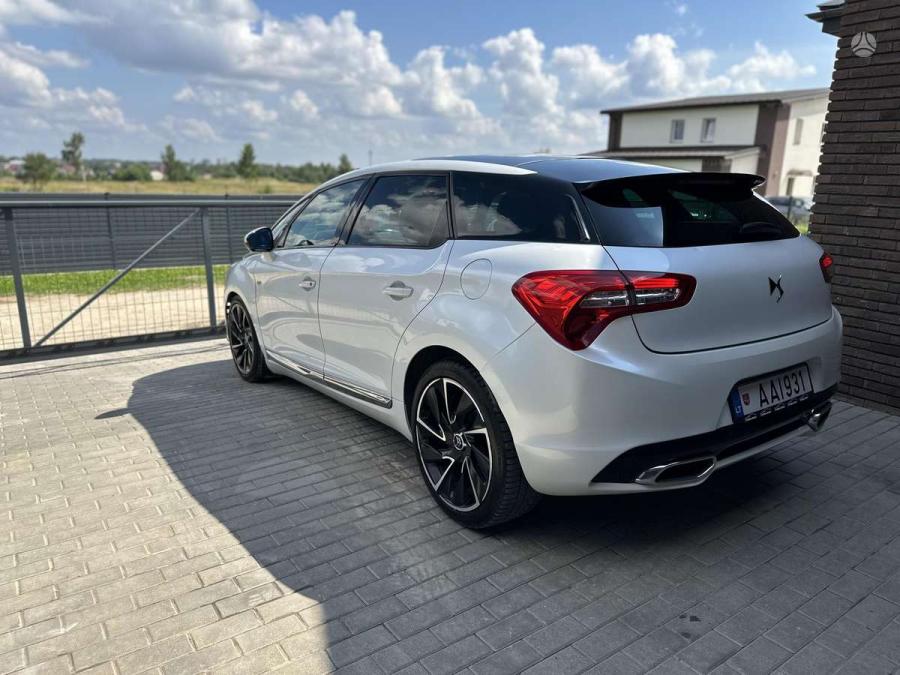 Balts Citroen DS5 2015 Viļņa, ar dzinēja tilpumu 2.00 L un nobraukumu 289 tūkst. km par 6899 €, foto 8 vietnē AUTOMOTO.COM.LV