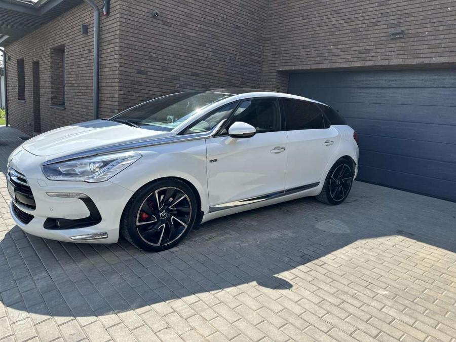 Balts Citroen DS5 2015 Viļņa, ar dzinēja tilpumu 2.00 L un nobraukumu 289 tūkst. km par 6899 €, foto 14 vietnē AUTOMOTO.COM.LV
