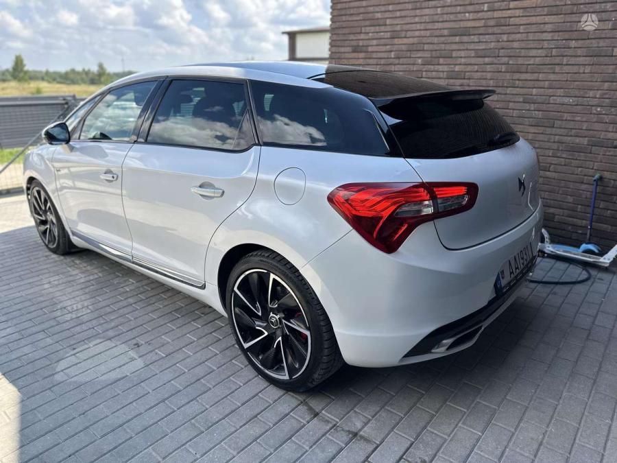 Balts Citroen DS5 2015 Viļņa, ar dzinēja tilpumu 2.00 L un nobraukumu 289 tūkst. km par 6899 €, foto 15 vietnē AUTOMOTO.COM.LV