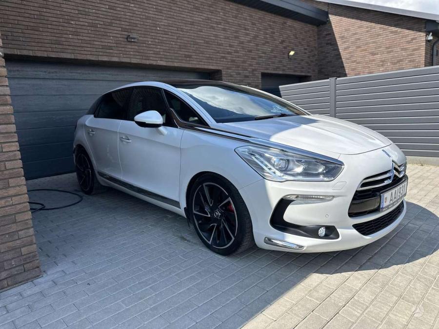 Balts Citroen DS5 2015 Viļņa, ar dzinēja tilpumu 2.00 L un nobraukumu 289 tūkst. km par 6899 €, foto 17 vietnē AUTOMOTO.COM.LV