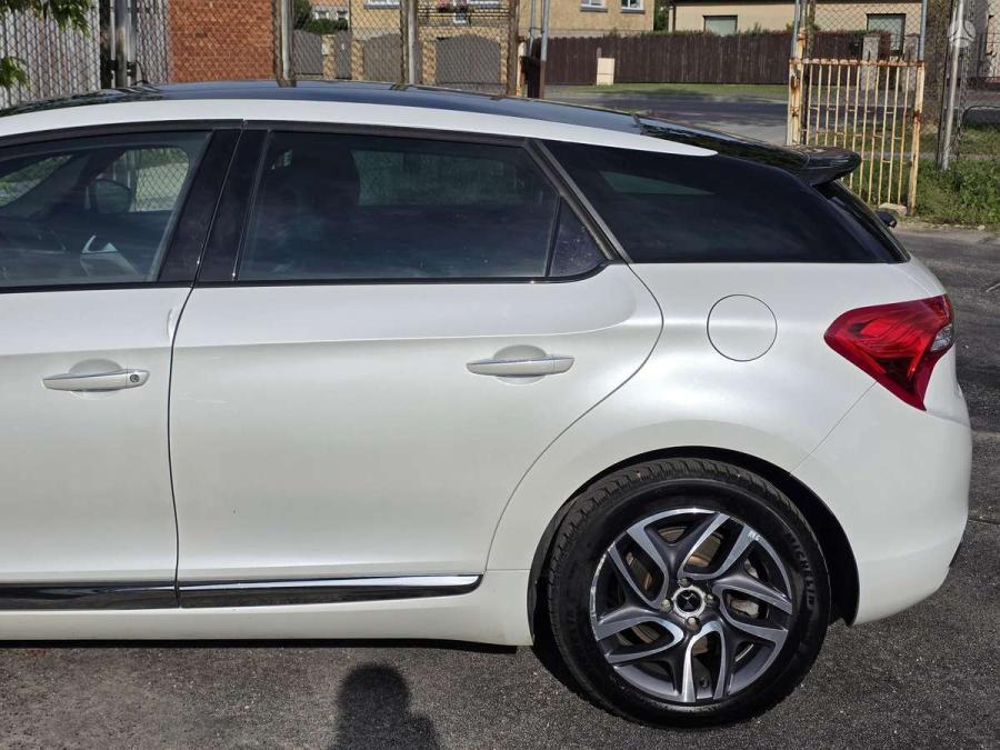 Balts Citroen DS5 2015 Šauļi, ar dzinēja tilpumu 2.00 L un nobraukumu 191 tūkst. km par 5900 €, foto 7 vietnē AUTOMOTO.COM.LV