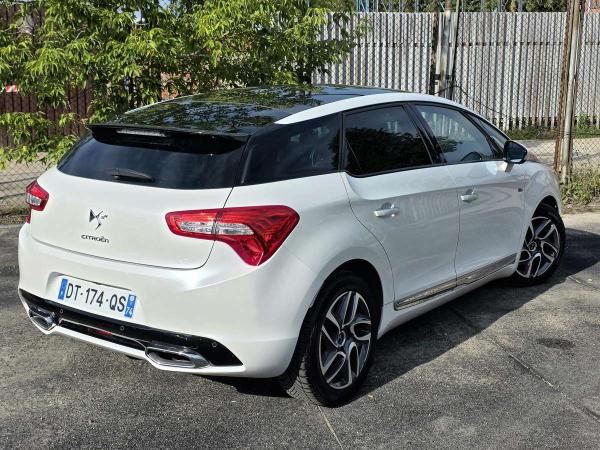Balts Citroen DS5 2015 Šauļi, ar dzinēja tilpumu 2.00 L un nobraukumu 191 tūkst. km par 5900 €, foto 9 vietnē AUTOMOTO.COM.LV