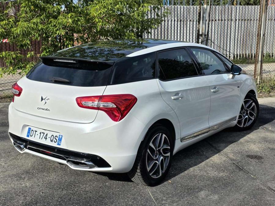 Balts Citroen DS5 2015 Šauļi, ar dzinēja tilpumu 2.00 L un nobraukumu 191 tūkst. km par 5900 €, foto 10 vietnē AUTOMOTO.COM.LV