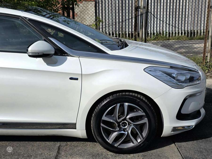 Balts Citroen DS5 2015 Šauļi, ar dzinēja tilpumu 2.00 L un nobraukumu 191 tūkst. km par 5900 €, foto 12 vietnē AUTOMOTO.COM.LV