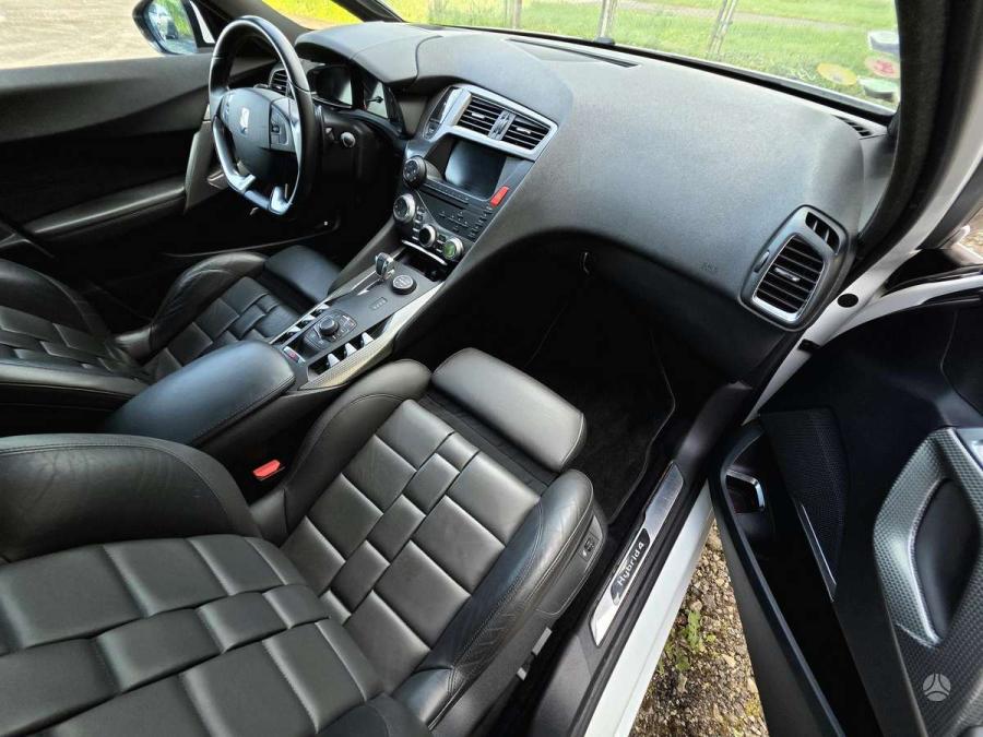 Balts Citroen DS5 2015 Šauļi, ar dzinēja tilpumu 2.00 L un nobraukumu 191 tūkst. km par 5900 €, foto 24 vietnē AUTOMOTO.COM.LV