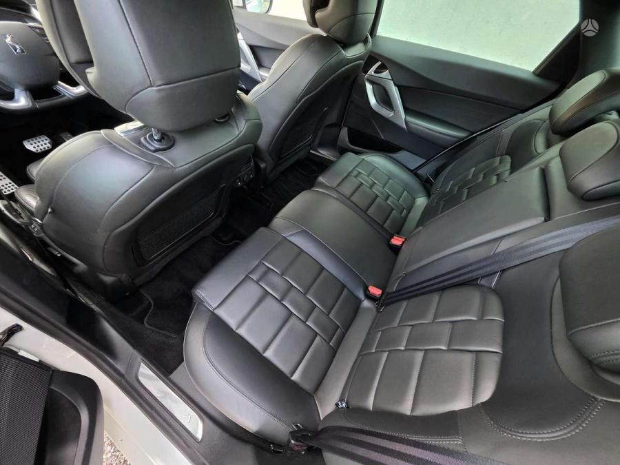 Balts Citroen DS5 2015 Šauļi, ar dzinēja tilpumu 2.00 L un nobraukumu 191 tūkst. km par 5900 €, foto 26 vietnē AUTOMOTO.COM.LV