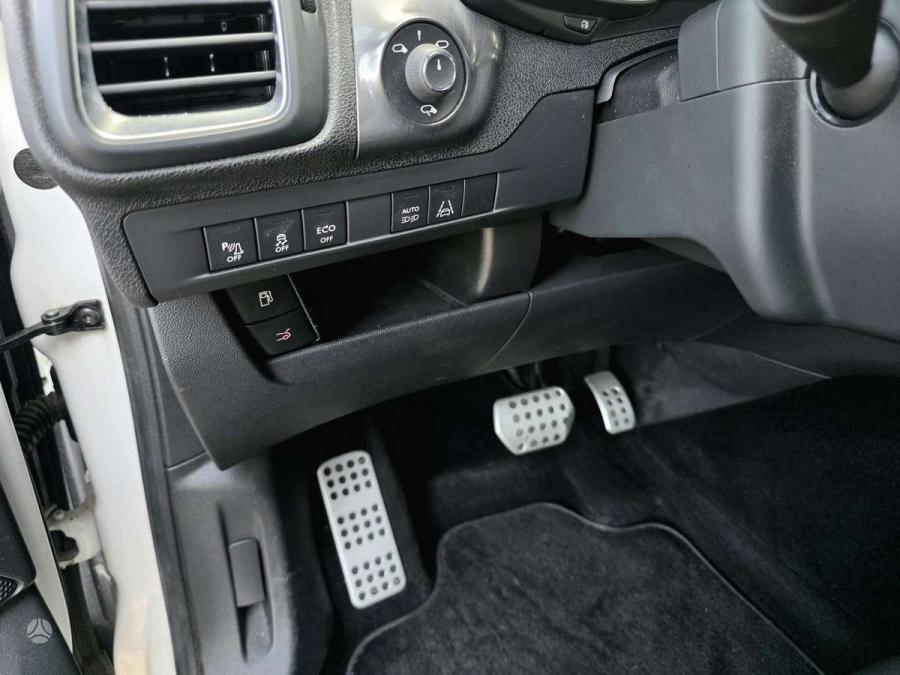 Balts Citroen DS5 2015 Šauļi, ar dzinēja tilpumu 2.00 L un nobraukumu 191 tūkst. km par 5900 €, foto 29 vietnē AUTOMOTO.COM.LV
