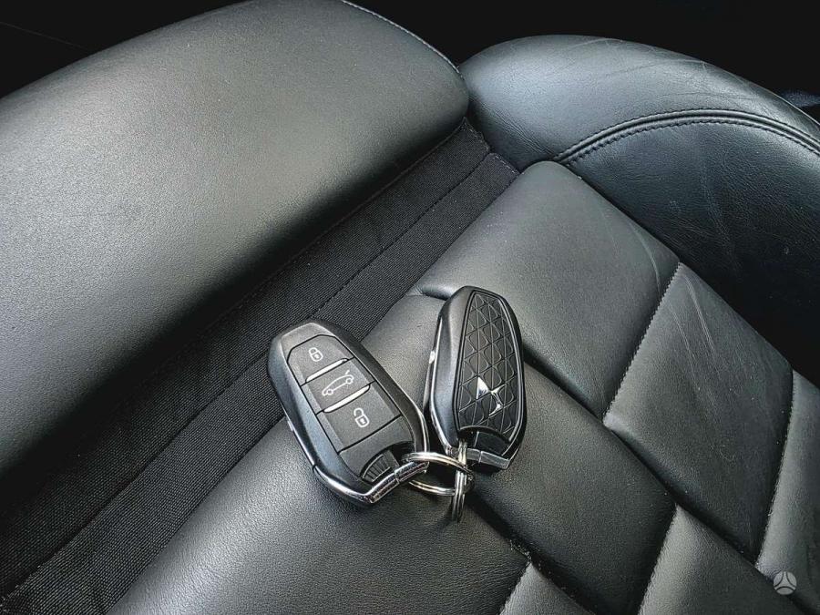 Balts Citroen DS5 2015 Šauļi, ar dzinēja tilpumu 2.00 L un nobraukumu 191 tūkst. km par 5900 €, foto 42 vietnē AUTOMOTO.COM.LV