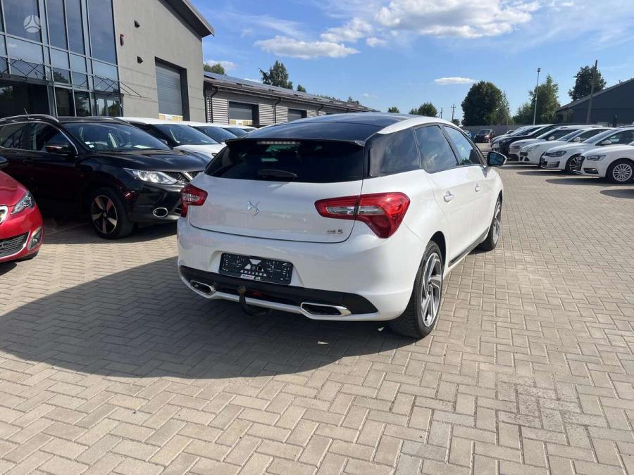 Balts Citroen DS5 2015 Tauragė, ar dzinēja tilpumu 2.00 L un nobraukumu 255 tūkst. km par 6300 €, foto 9 vietnē AUTOMOTO.COM.LV