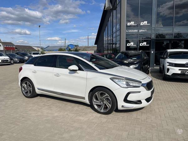 White Citroen DS5 2015 in Taurage, with an engine capacity of 2.00 L and mileage of 255 thousand km for 6300 €, photo 1 on AUTOMOTO.COM.LV