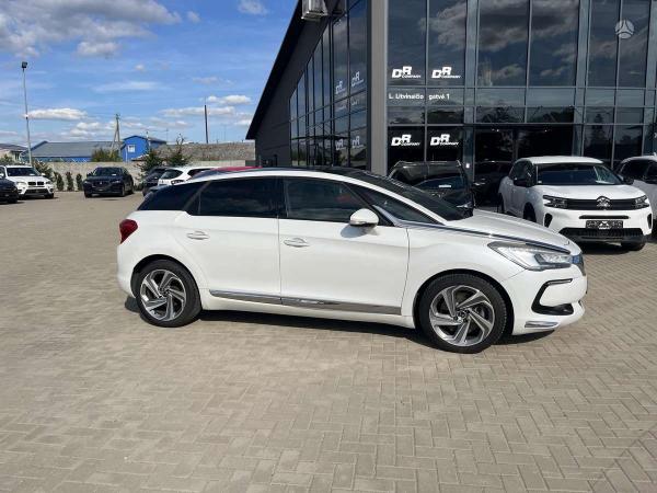 White Citroen DS5 2015 in Taurage, with an engine capacity of 2.00 L and mileage of 255 thousand km for 6300 €, photo 6 on AUTOMOTO.COM.LV