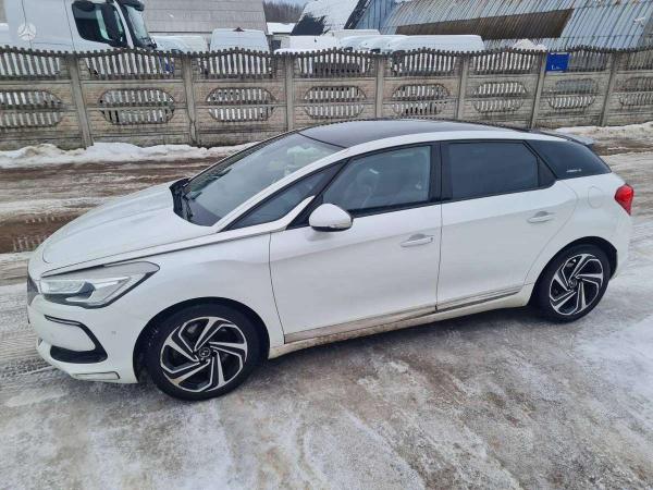 White Citroen DS5 2016 in Taurage, with an engine capacity of 2.00 L and mileage of 180 thousand km for 4500 €, photo 3 on AUTOMOTO.COM.LV