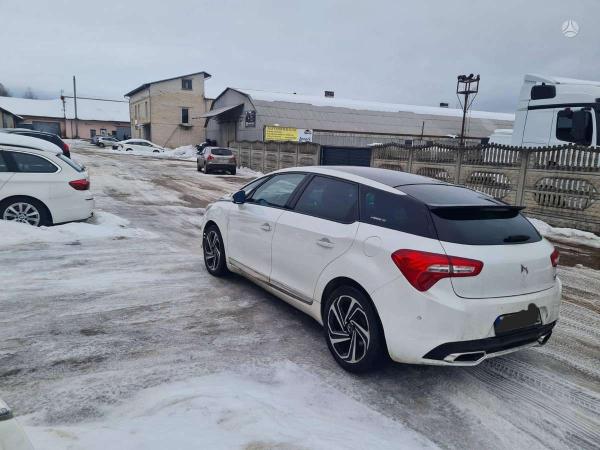 White Citroen DS5 2016 in Taurage, with an engine capacity of 2.00 L and mileage of 180 thousand km for 4500 €, photo 5 on AUTOMOTO.COM.LV