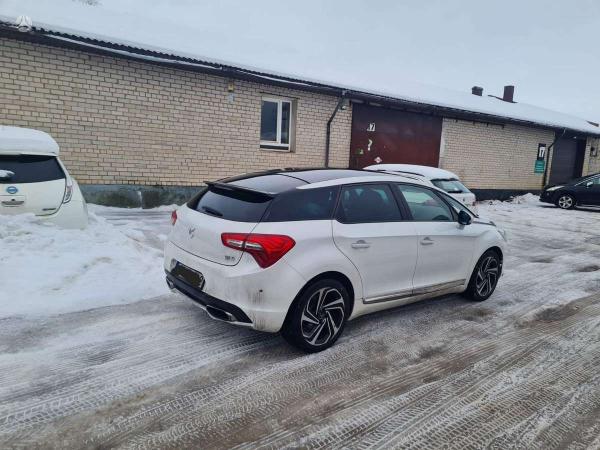 White Citroen DS5 2016 in Taurage, with an engine capacity of 2.00 L and mileage of 180 thousand km for 4500 €, photo 6 on AUTOMOTO.COM.LV