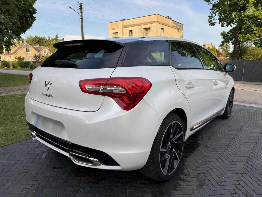 Balts Citroen DS5 2012 Kauņa, ar dzinēja tilpumu 2.00 L un nobraukumu 255 tūkst. km par 5990 €, foto 4 vietnē AUTOMOTO.COM.LV