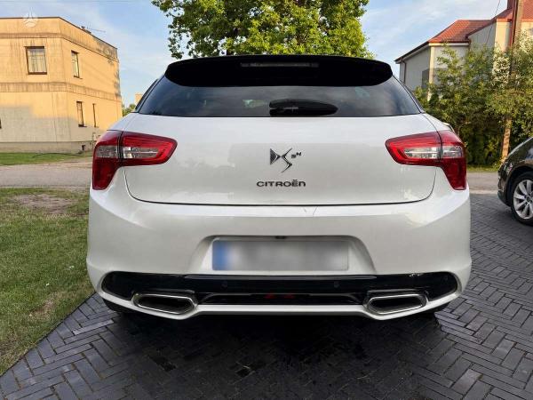 Белый Ситроен ДС5 2012 в Каунас, объемом двигателя 2.00 л и пробегом 255 тыс. км за 5990 €, фото 4 на AUTOMOTO.COM.LV