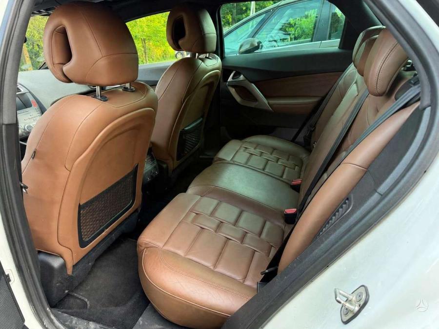 Balts Citroen DS5 2012 Kauņa, ar dzinēja tilpumu 2.00 L un nobraukumu 255 tūkst. km par 5990 €, foto 10 vietnē AUTOMOTO.COM.LV