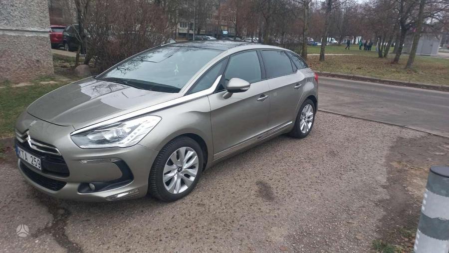 Yellow Citroen DS5 2013 in Vilnius, with an engine capacity of 1.60 L and mileage of 200 thousand km for 6850 €, photo 1 on AUTOMOTO.COM.LV