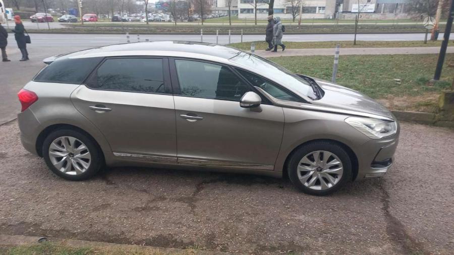 Yellow Citroen DS5 2013 in Vilnius, with an engine capacity of 1.60 L and mileage of 200 thousand km for 6850 €, photo 4 on AUTOMOTO.COM.LV