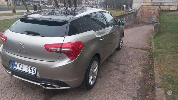 Yellow Citroen DS5 2013 in Vilnius, with an engine capacity of 1.60 L and mileage of 200 thousand km for 6850 €, photo 5 on AUTOMOTO.COM.LV