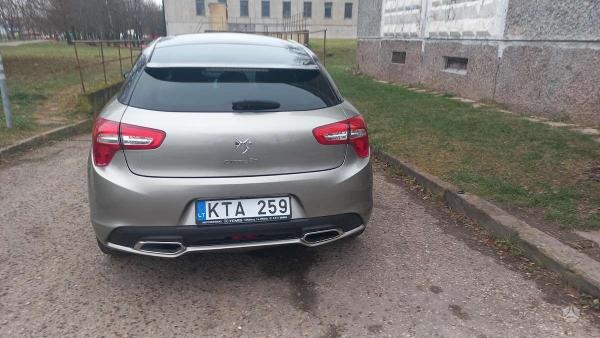 Yellow Citroen DS5 2013 in Vilnius, with an engine capacity of 1.60 L and mileage of 200 thousand km for 6850 €, photo 7 on AUTOMOTO.COM.LV