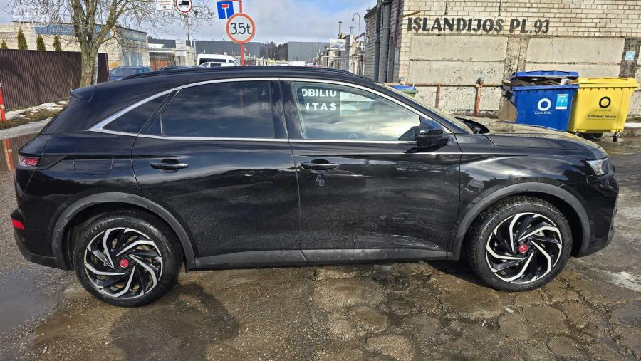 Melns Citroen DS7 Crossback 2022 Kauņa, ar dzinēja tilpumu 1.60 L un nobraukumu 161 tūkst. km par 19600 €, foto 5 vietnē AUTOMOTO.COM.LV