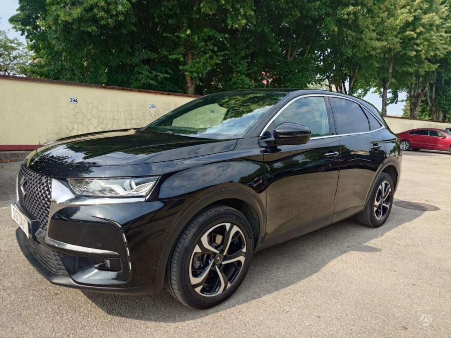 Melns Citroen DS7 Crossback 2022 Tauragė, ar dzinēja tilpumu 1.50 L un nobraukumu 147 tūkst. km par 17545 €, foto 1 vietnē AUTOMOTO.COM.LV