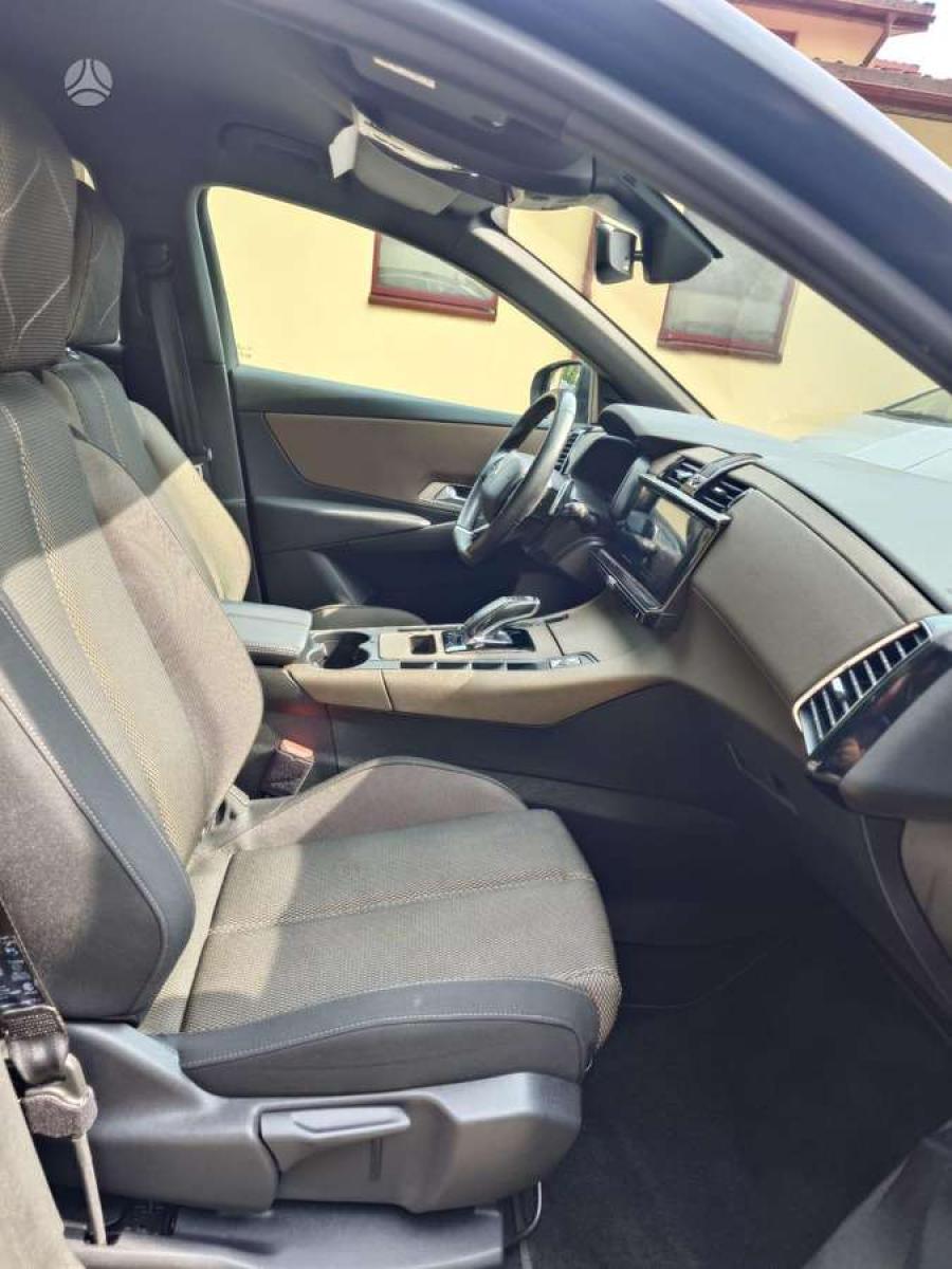 Melns Citroen DS7 Crossback 2022 Tauragė, ar dzinēja tilpumu 1.50 L un nobraukumu 147 tūkst. km par 17545 €, foto 9 vietnē AUTOMOTO.COM.LV