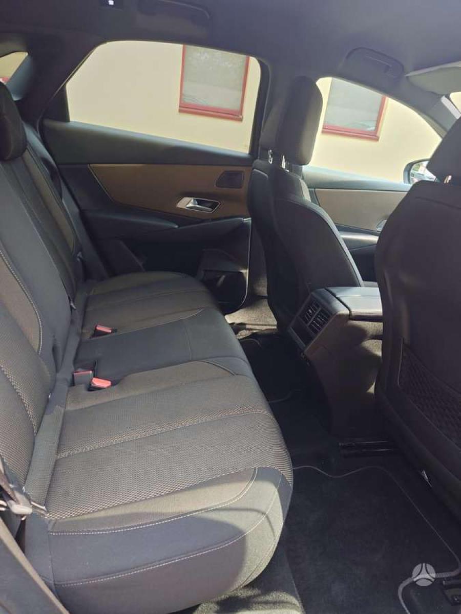 Melns Citroen DS7 Crossback 2022 Tauragė, ar dzinēja tilpumu 1.50 L un nobraukumu 147 tūkst. km par 17545 €, foto 10 vietnē AUTOMOTO.COM.LV