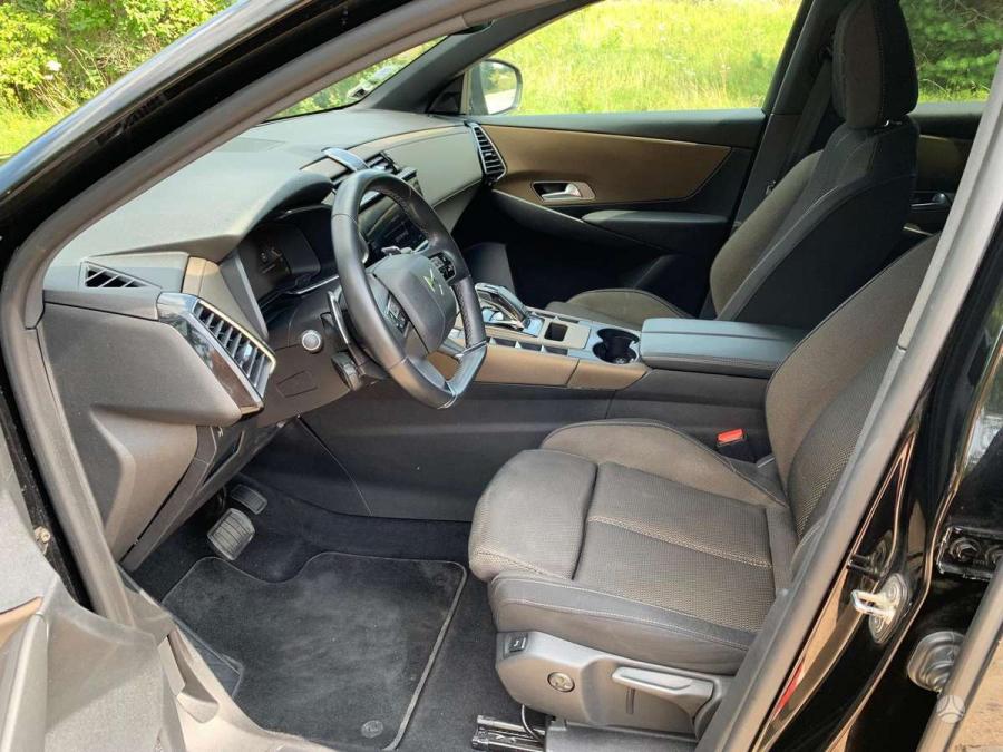 Black Citroen DS7 Crossback 2022 in Vilnius, with an engine capacity of 1.50 L and mileage of 147 thousand km for 16819 €, photo 12 on AUTOMOTO.COM.LV