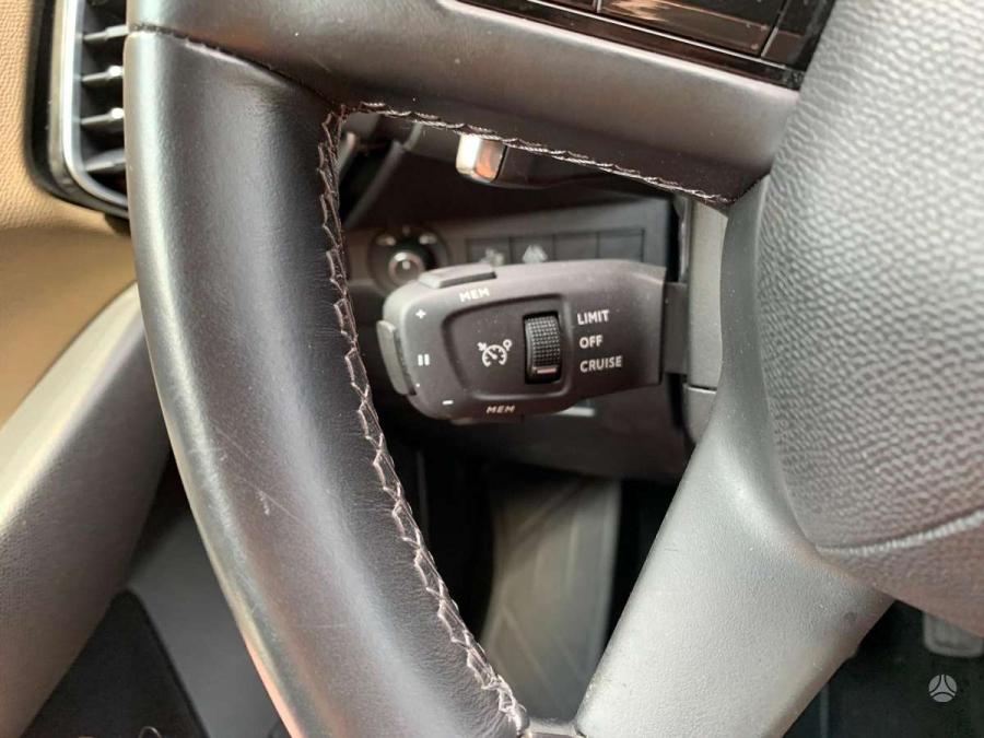 Black Citroen DS7 Crossback 2022 in Vilnius, with an engine capacity of 1.50 L and mileage of 147 thousand km for 16819 €, photo 16 on AUTOMOTO.COM.LV