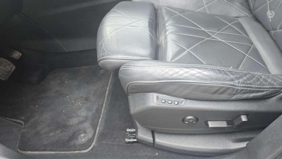 Grey Citroen DS7 Crossback 2018 in Kaunas, with an engine capacity of 2.00 L and mileage of 160 thousand km for 17700 €, photo 17 on AUTOMOTO.COM.LV