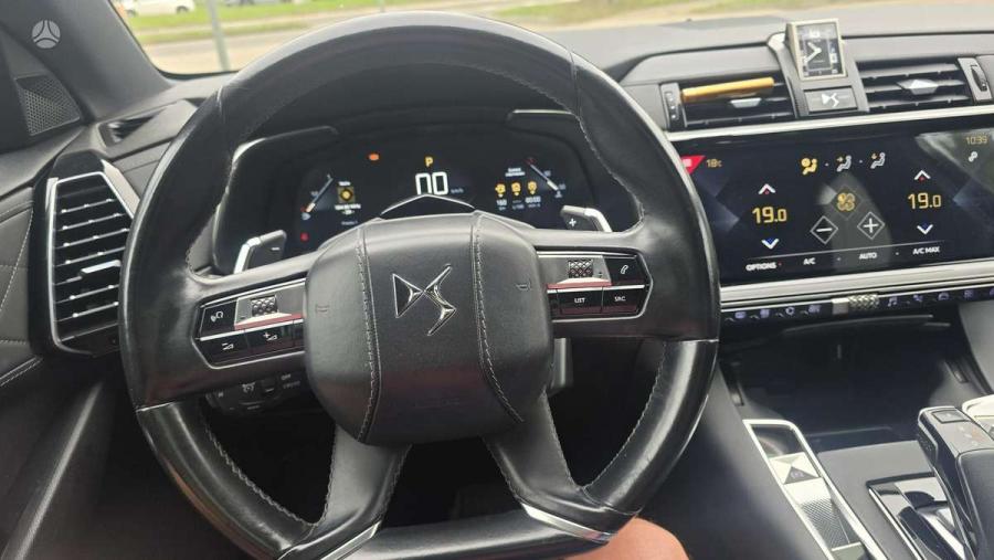 Grey Citroen DS7 Crossback 2018 in Kaunas, with an engine capacity of 2.00 L and mileage of 160 thousand km for 17700 €, photo 19 on AUTOMOTO.COM.LV