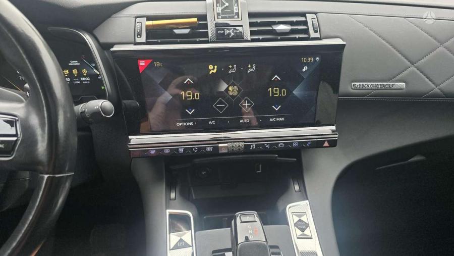 Grey Citroen DS7 Crossback 2018 in Kaunas, with an engine capacity of 2.00 L and mileage of 160 thousand km for 17700 €, photo 21 on AUTOMOTO.COM.LV