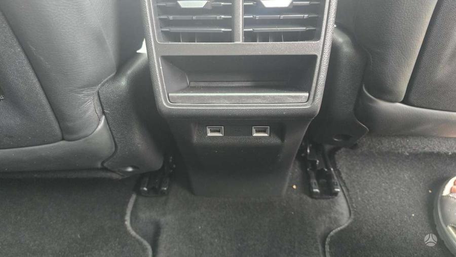 Grey Citroen DS7 Crossback 2018 in Kaunas, with an engine capacity of 2.00 L and mileage of 160 thousand km for 17700 €, photo 27 on AUTOMOTO.COM.LV