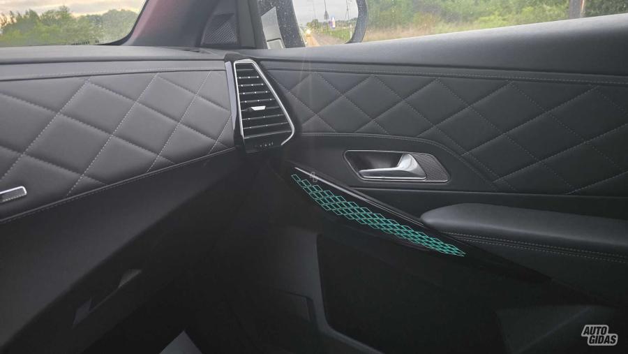 Grey Citroen DS7 Crossback 2020 in Kaunas, with an engine capacity of 1.60 L and mileage of 181 thousand km for 18800 €, photo 24 on AUTOMOTO.COM.LV