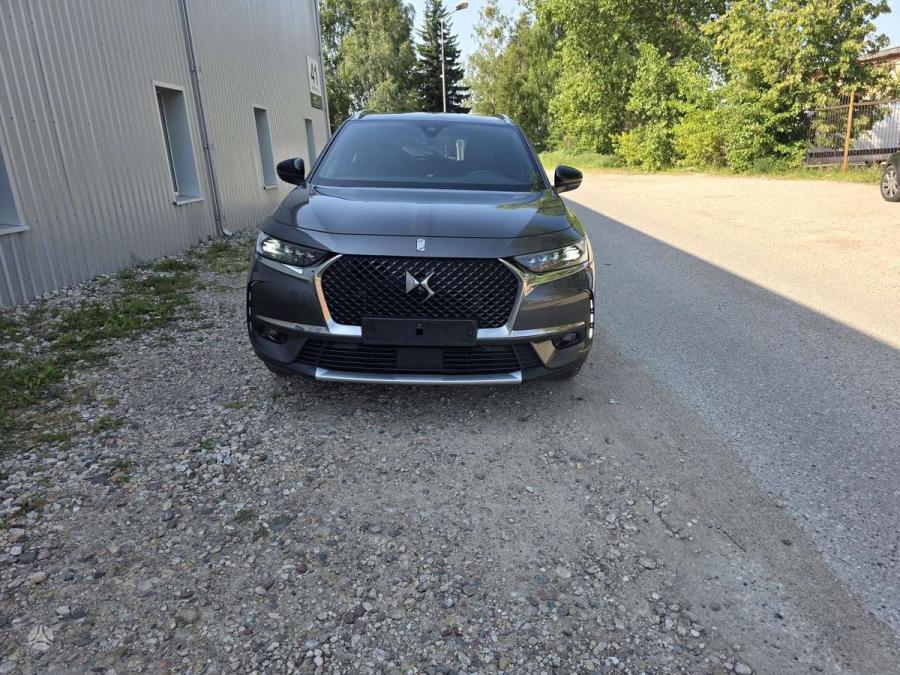 Серый Ситроен DS7 Crossback 2018 в Укмерге, объемом двигателя 1.50 л и пробегом 240 тыс. км за 12250 €, фото 1 на AUTOMOTO.COM.LV