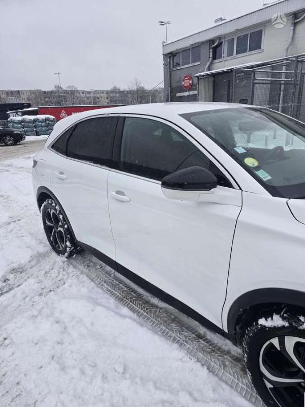 White Citroen DS7 Crossback 2020 in Vilnius, with an engine capacity of 1.50 L and mileage of 210 thousand km for 12500 €, photo 1 on AUTOMOTO.COM.LV