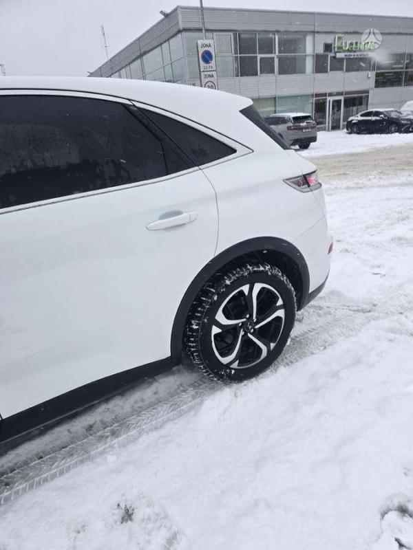 White Citroen DS7 Crossback 2020 in Vilnius, with an engine capacity of 1.50 L and mileage of 210 thousand km for 12500 €, photo 4 on AUTOMOTO.COM.LV