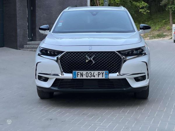 White Citroen DS7 Crossback 2020 in Vilnius, with an engine capacity of 1.50 L and mileage of 193 thousand km for 12999 €, photo 3 on AUTOMOTO.COM.LV