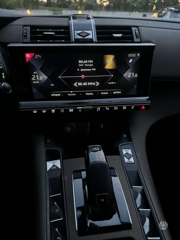 White Citroen DS7 Crossback 2020 in Vilnius, with an engine capacity of 1.50 L and mileage of 193 thousand km for 12999 €, photo 9 on AUTOMOTO.COM.LV
