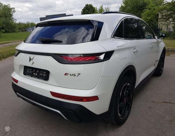 White Citroen DS7 Crossback 2021 in Siauliai, with an engine capacity of 1.50 L and mileage of 242 thousand km for 13900 €, photo 4 on AUTOMOTO.COM.LV