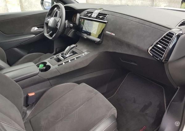 White Citroen DS7 Crossback 2021 in Siauliai, with an engine capacity of 1.50 L and mileage of 242 thousand km for 13900 €, photo 9 on AUTOMOTO.COM.LV